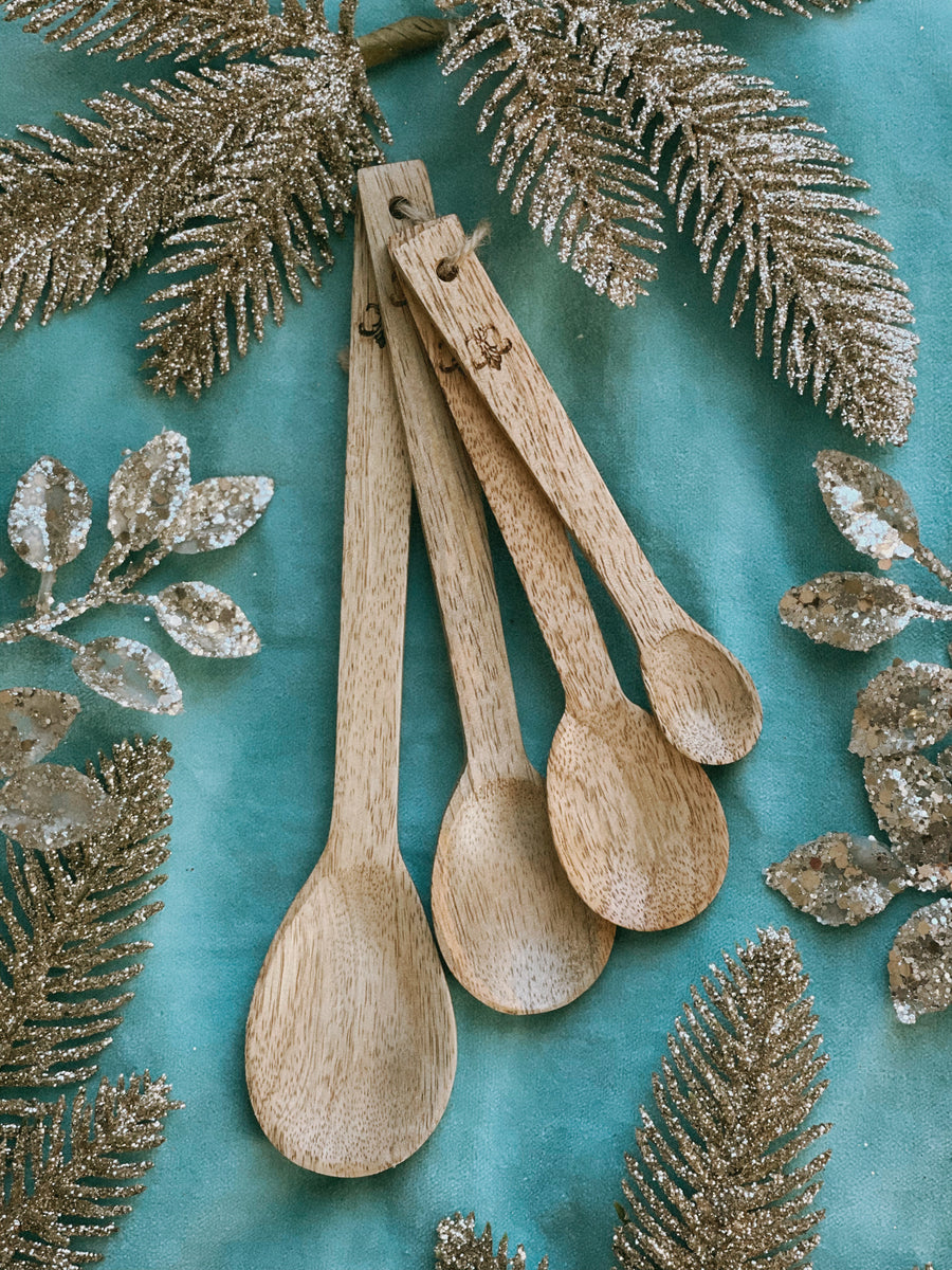 Patina Vie Fleur De Lis Wood 4 Piece Spoon Set